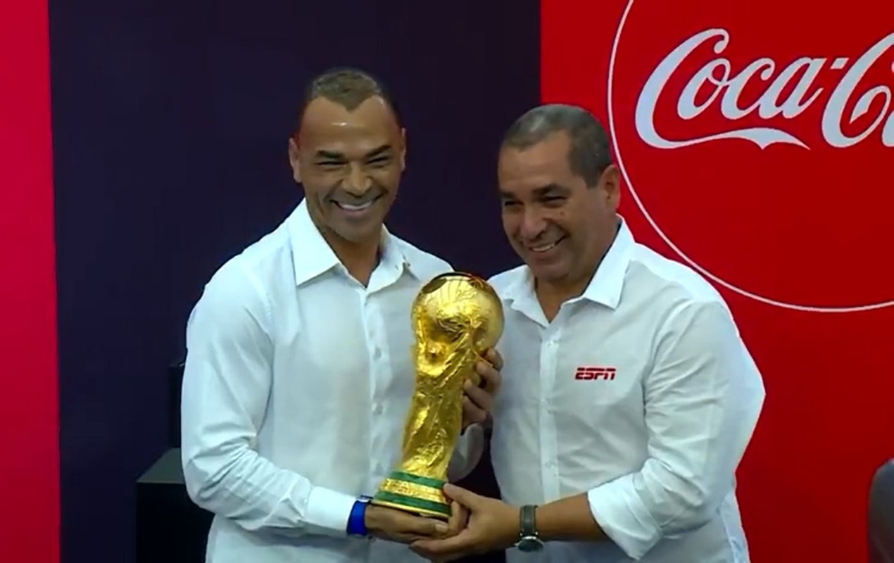 Brasil recebe a taça da Copa do Mundo 2022